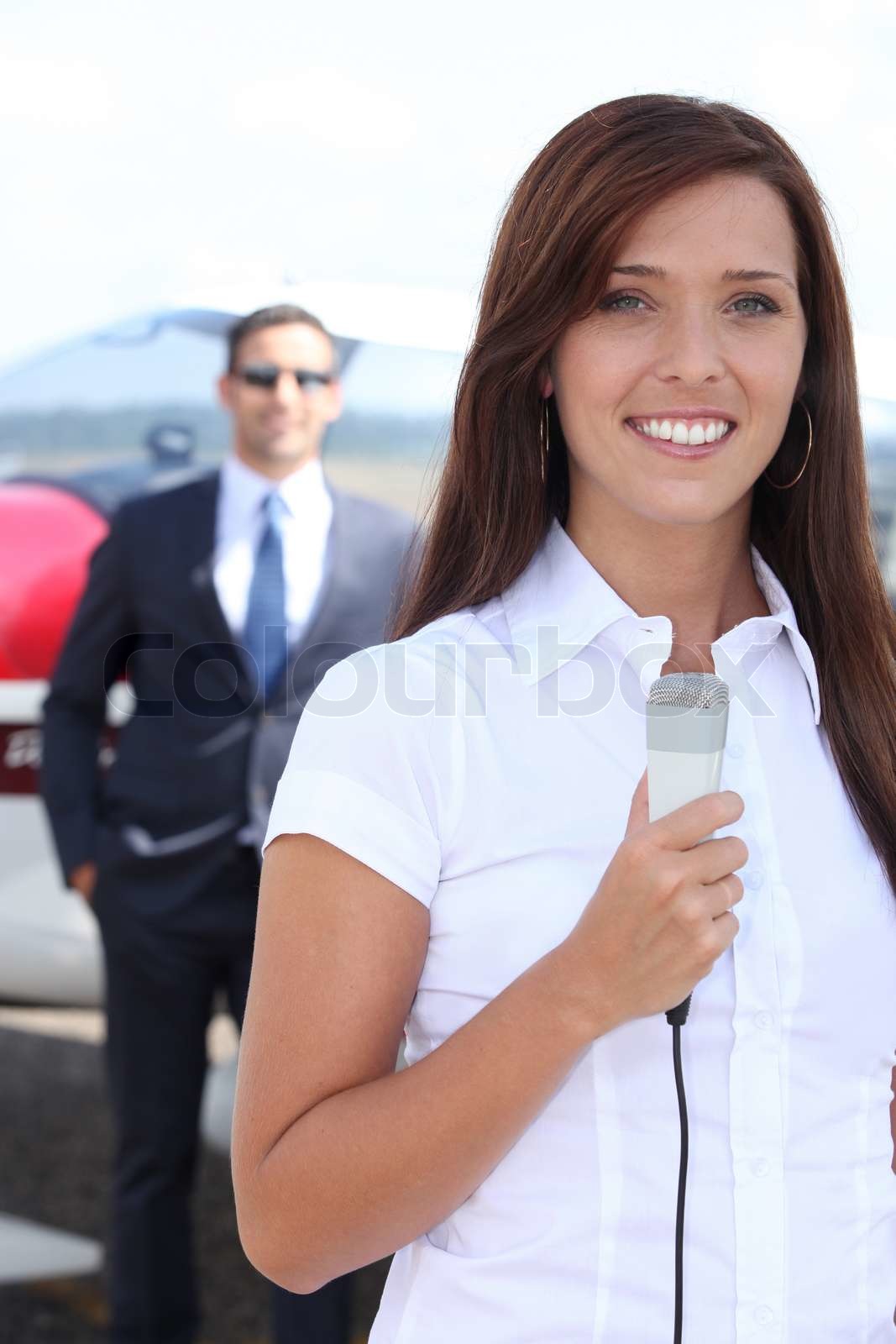 Journalist am Flughafen | Stock Bild | Colourbox
