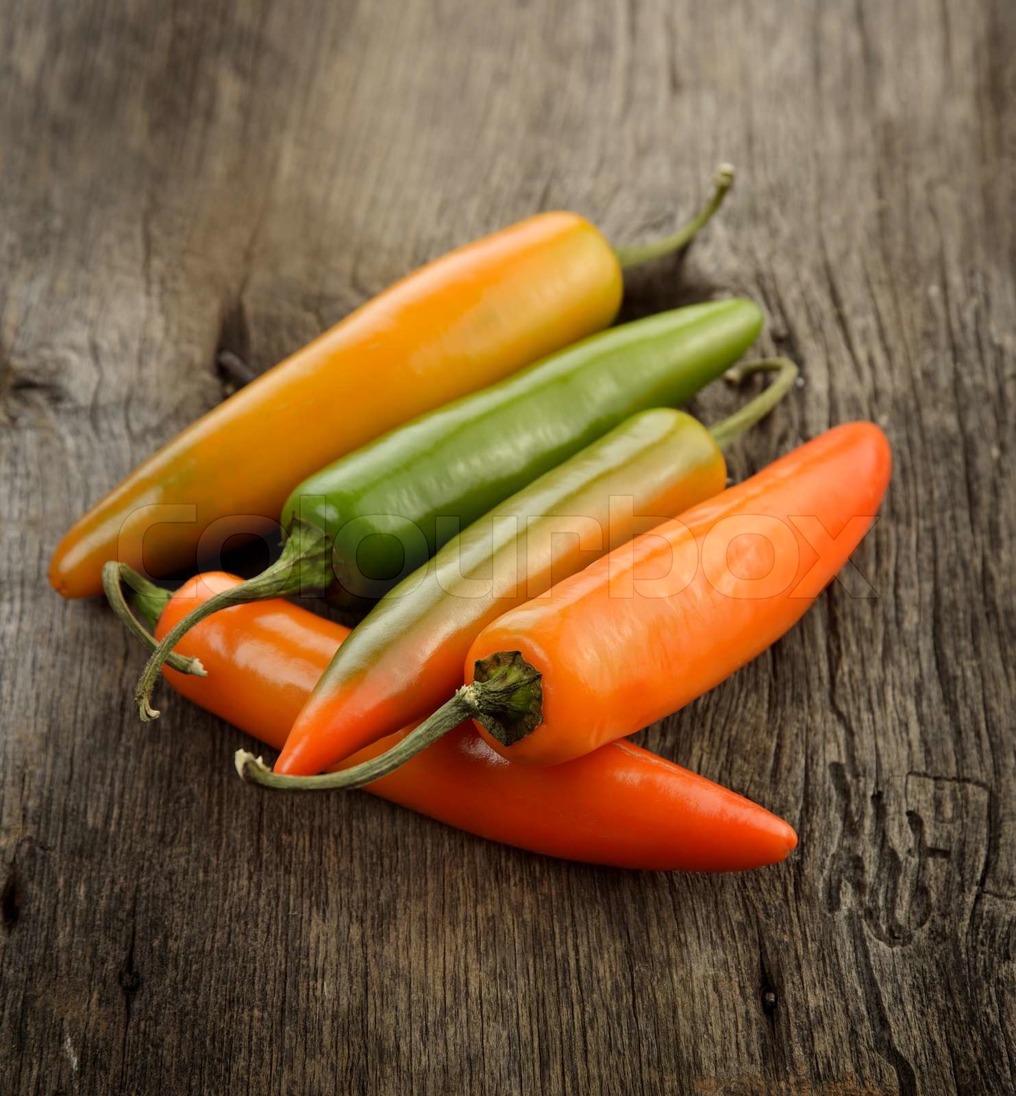 Rote Und Grüne Peperoni | Stock Bild | Colourbox