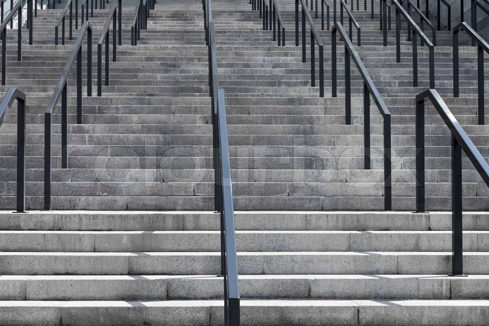 Beton trappe med jern rækværk | Stock foto | Colourbox
