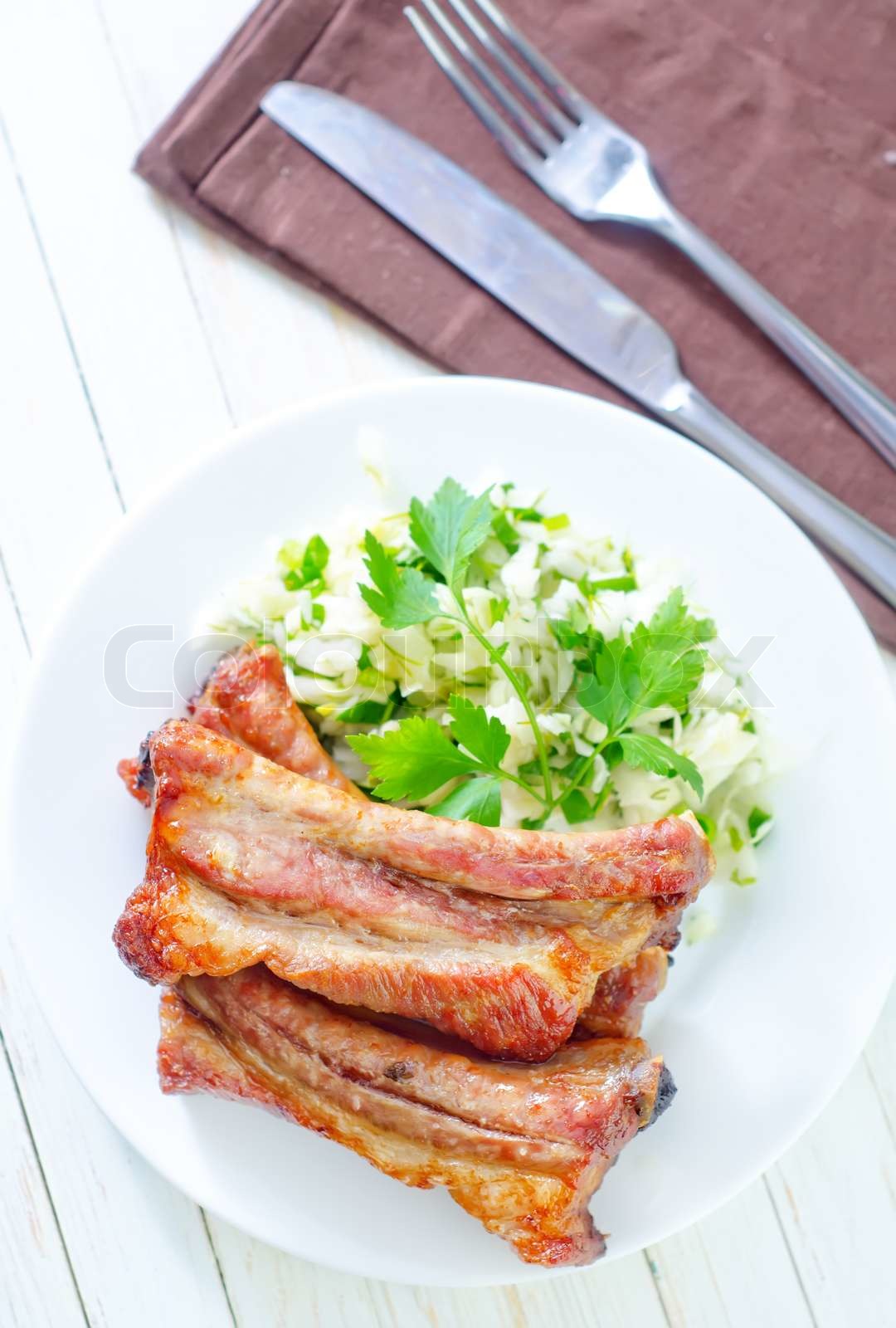 Fleisch auf dem Teller | Stock Bild | Colourbox