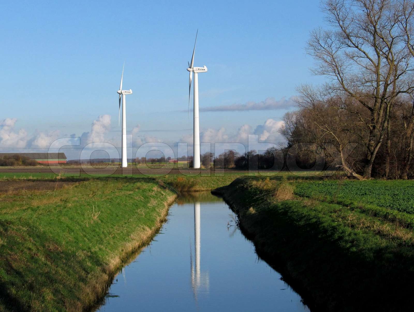 "Vindmoeller ved kanalen" | Stock foto | Colourbox