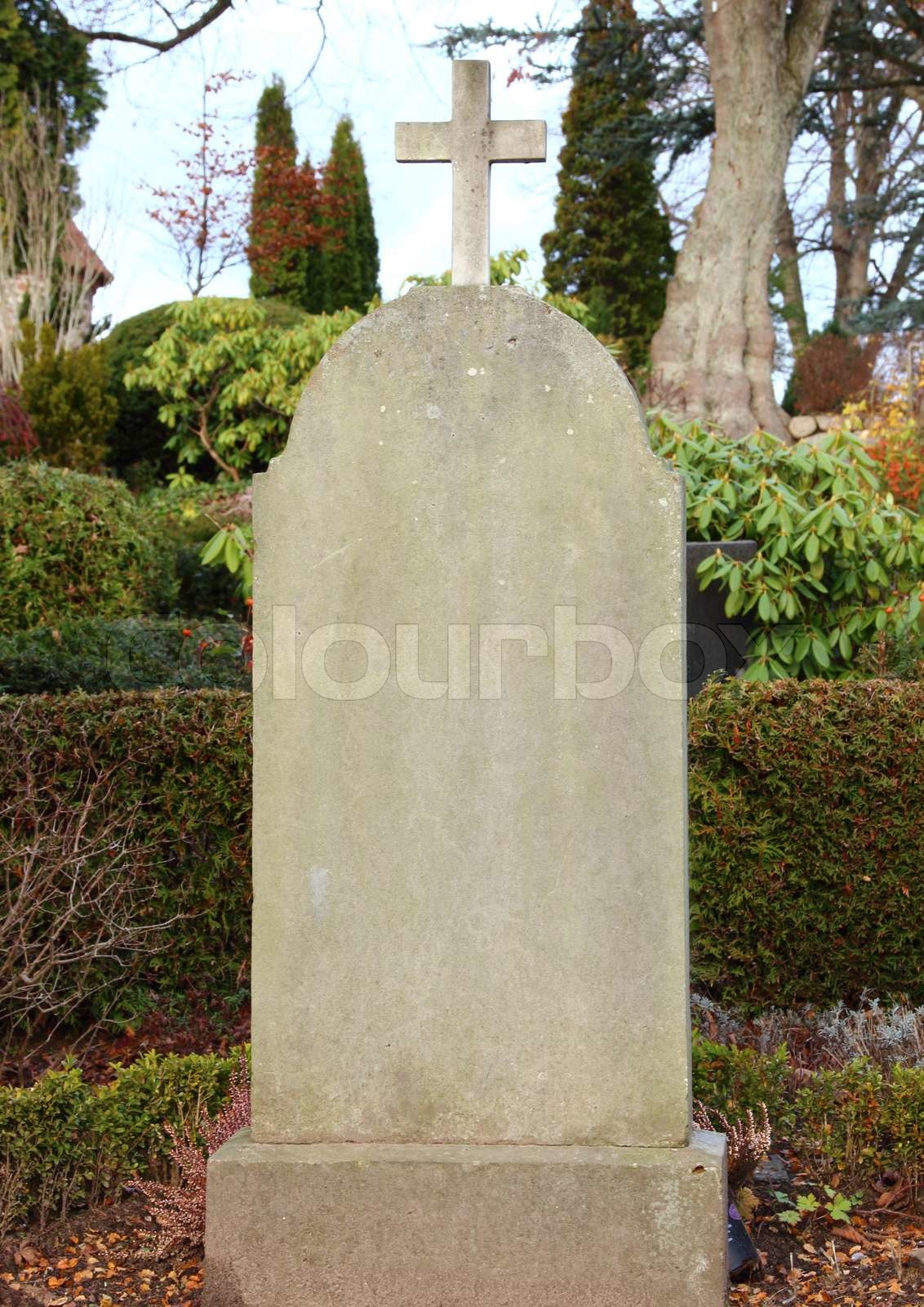 Gravsten uden navn på en kirkegård | Stock foto | Colourbox