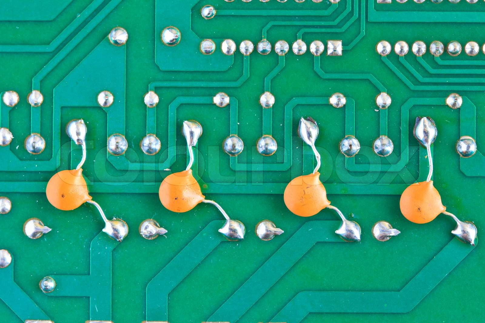 Resistor elektroniske komponenter monteret på et bundkort | Stock foto ...