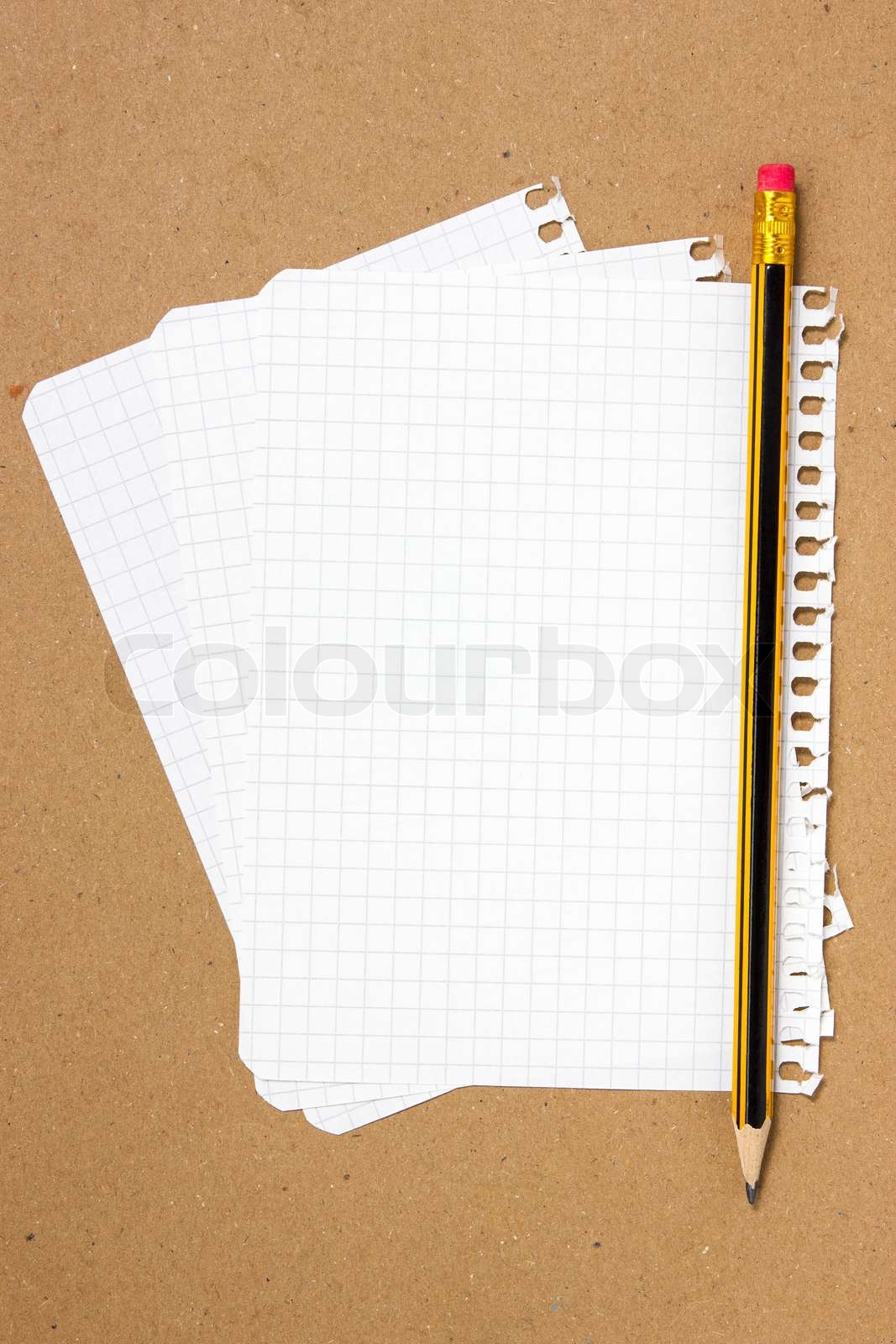 Notebook-Blatt und Bleistift | Stock Bild | Colourbox