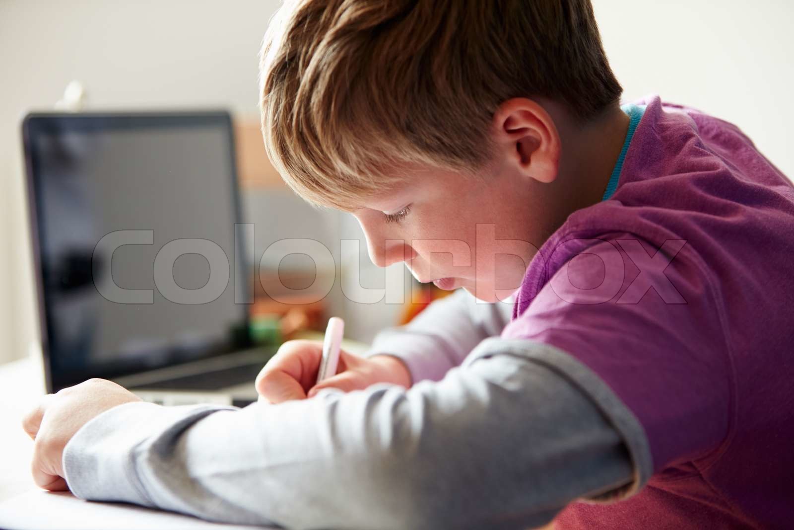 computer, hausaufgabe, kinder | Stock Bild | Colourbox