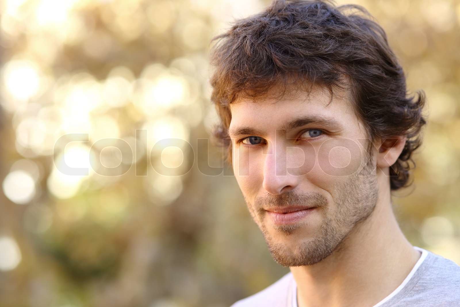 Gesichts Porträt ein attraktives Erwachsener Mann | Stock Bild | Colourbox