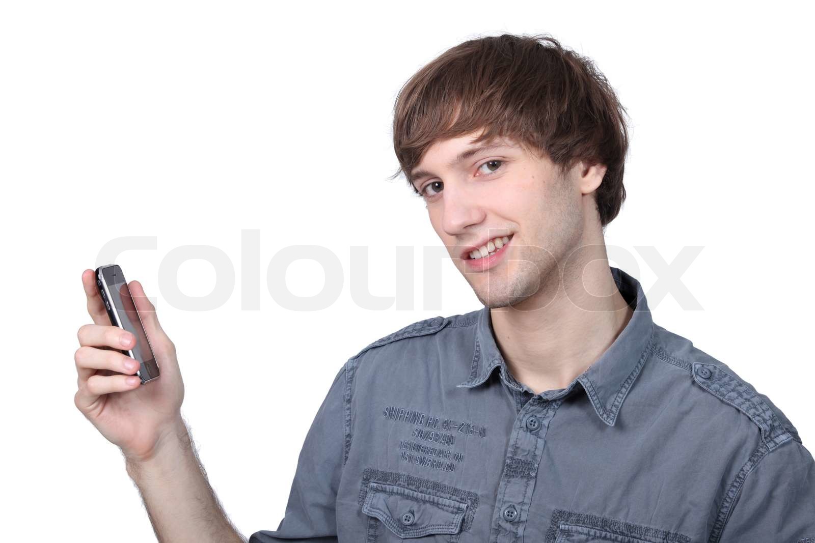 junger Mann, der ein Mobiltelefon | Stock Bild | Colourbox