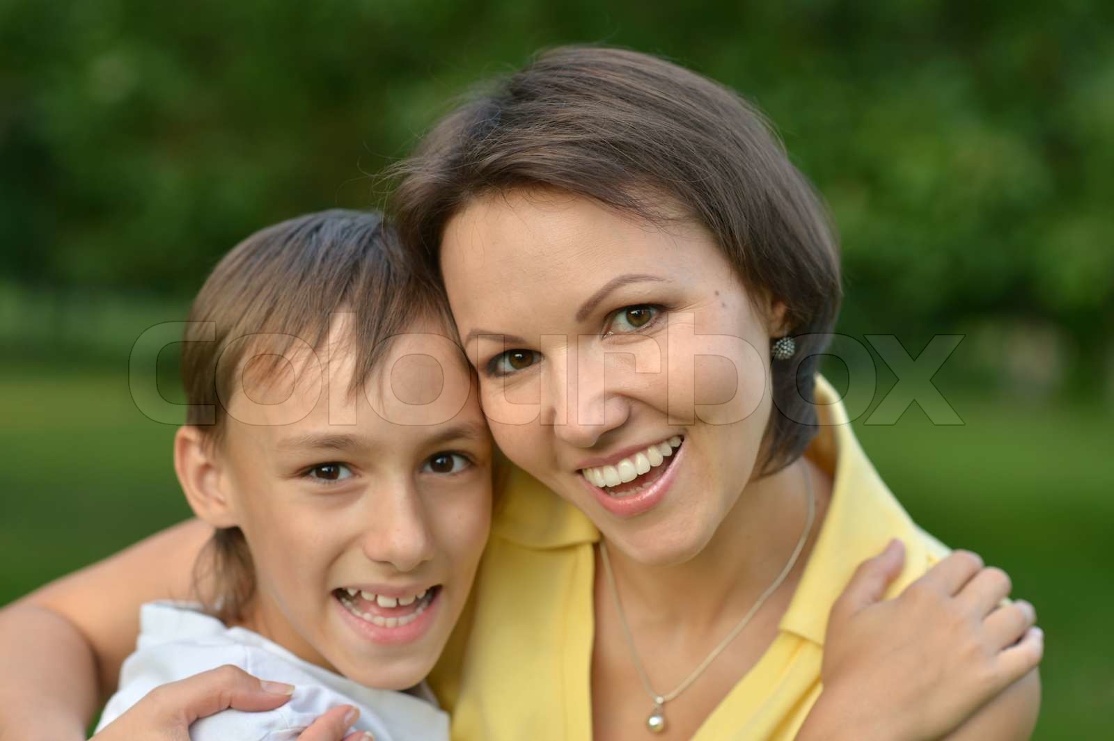 lächelnd Mutter und ihr Sohn | Stock Bild | Colourbox