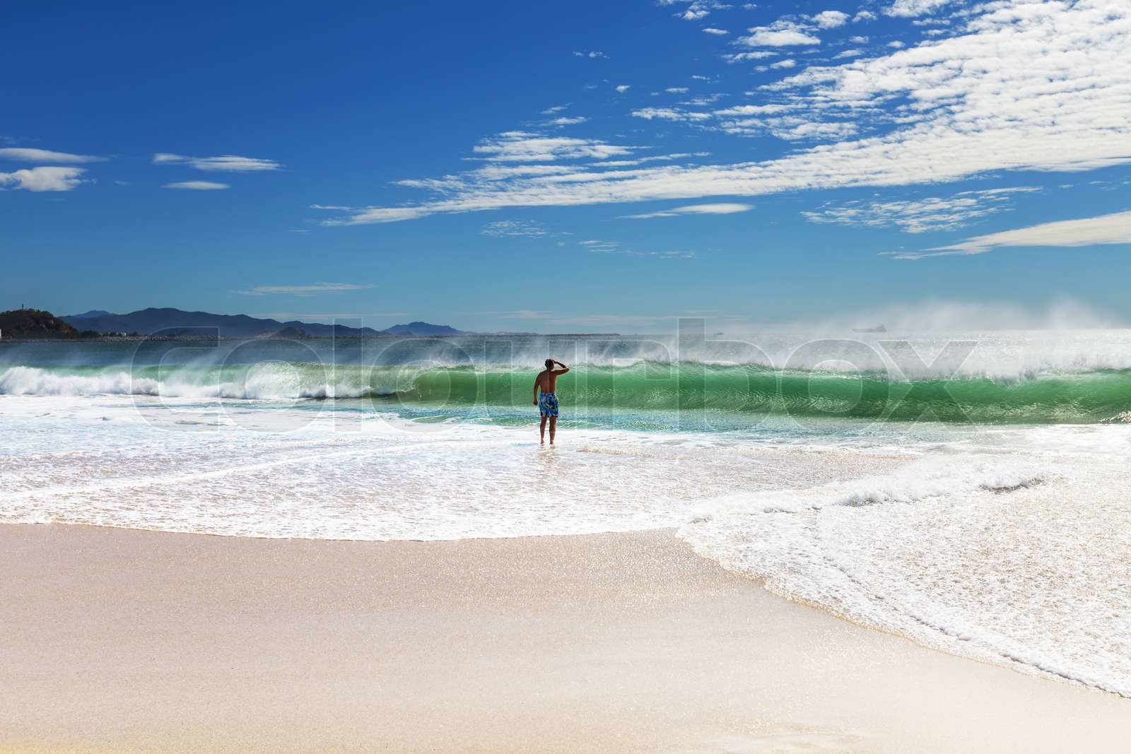 Männer auf dem Strand | Stock Bild | Colourbox