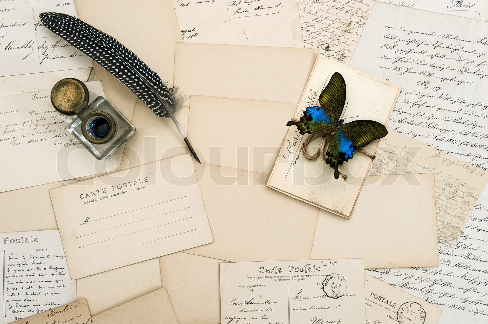 alte Briefe, Ansichtskarten und antiken Stift | Stock Bild | Colourbox