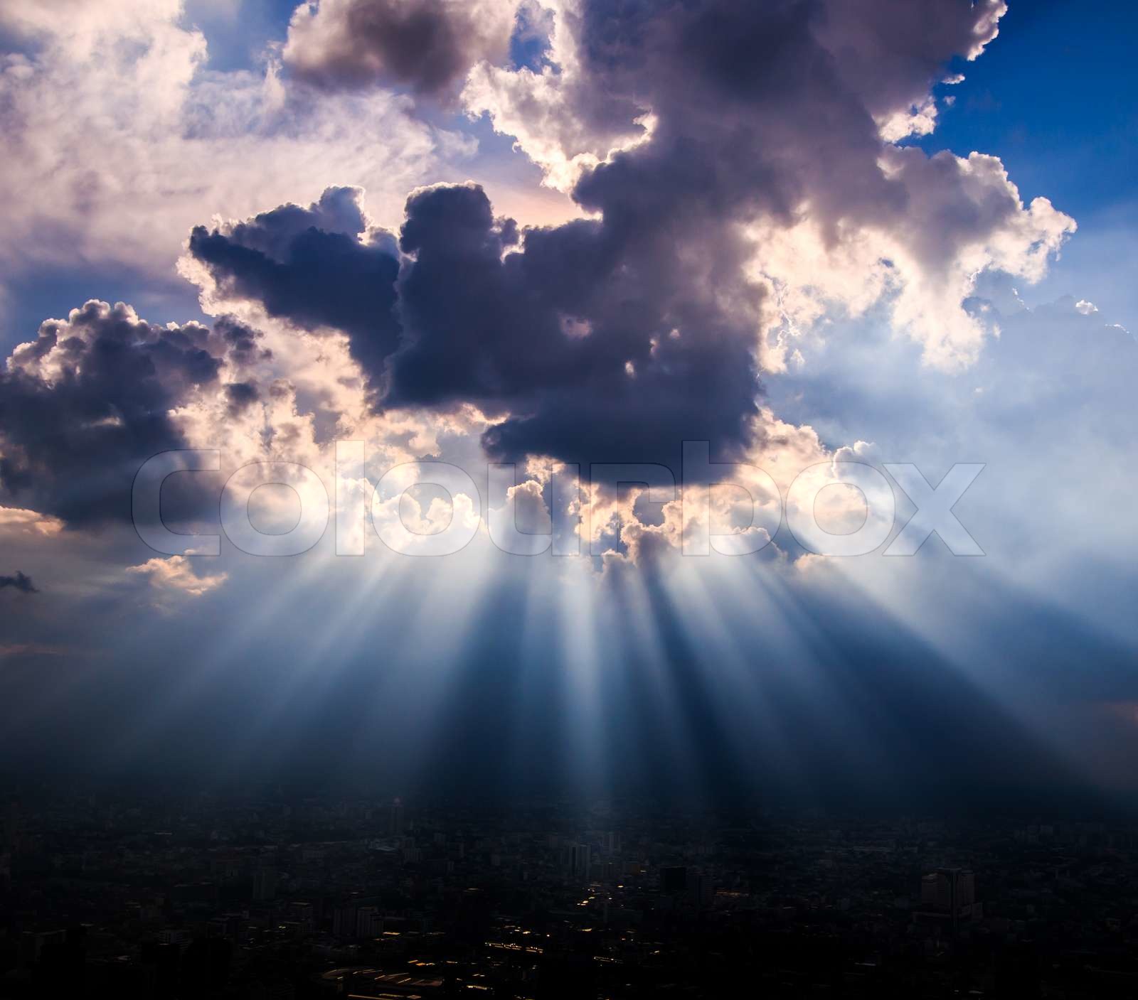Light Rays From Clouds