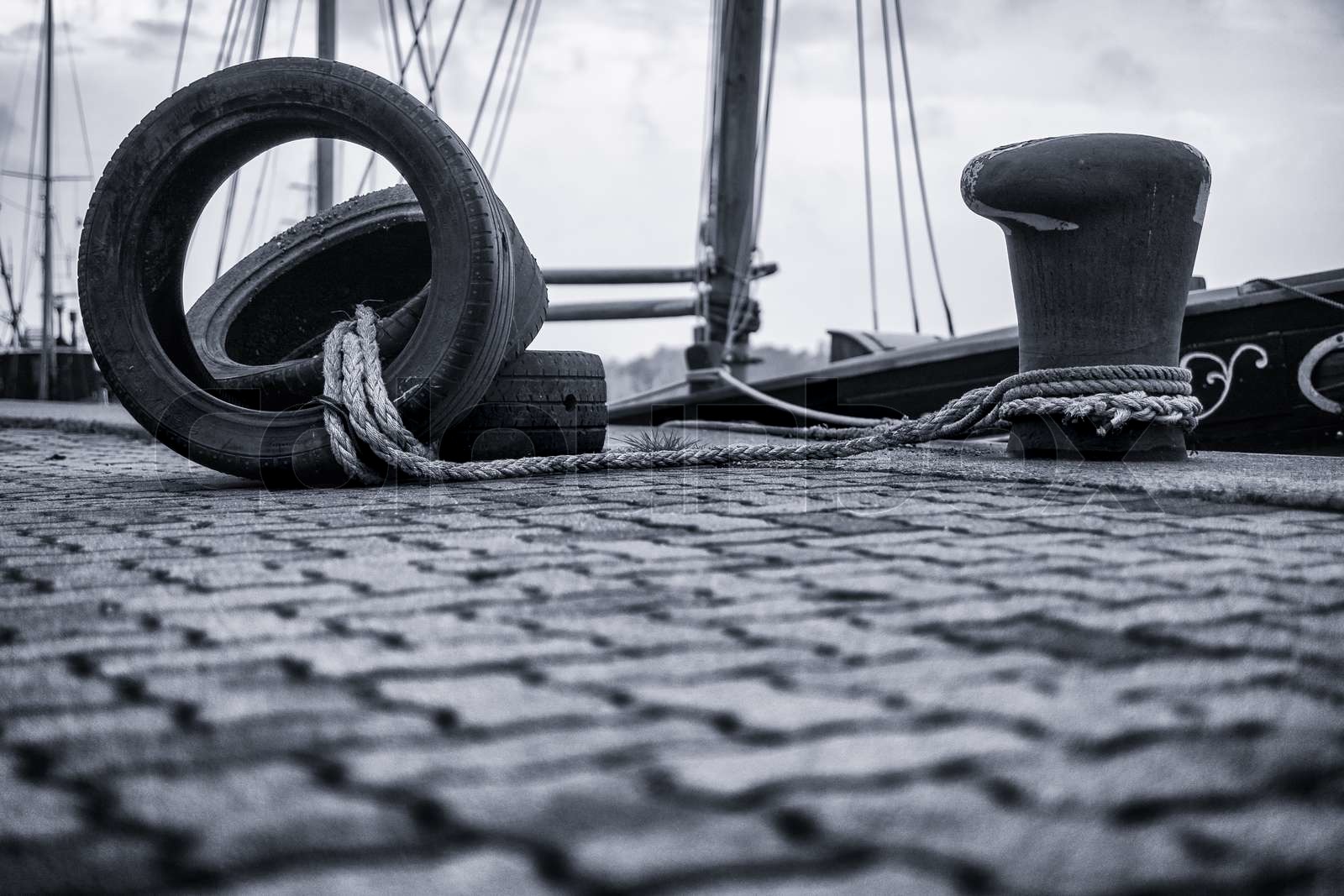 schwarz, boot, poller | Stock Bild | Colourbox