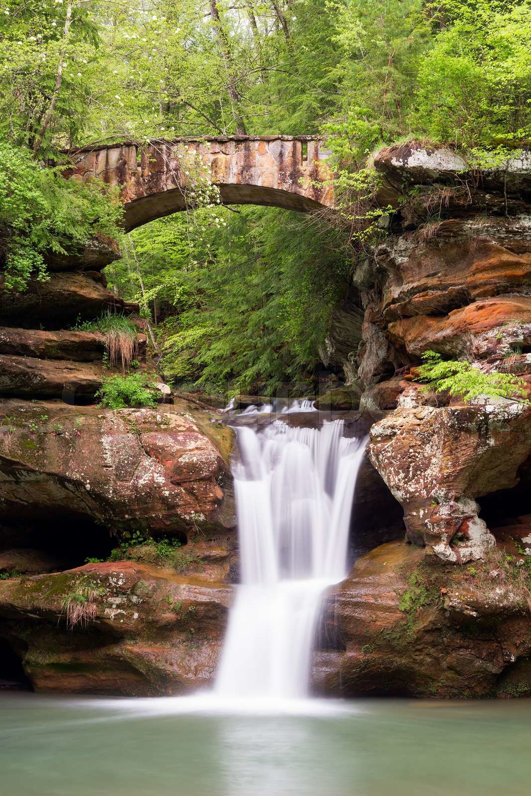 alten Mannes Höhle Wasserfall und Brücke | Stock Bild | Colourbox