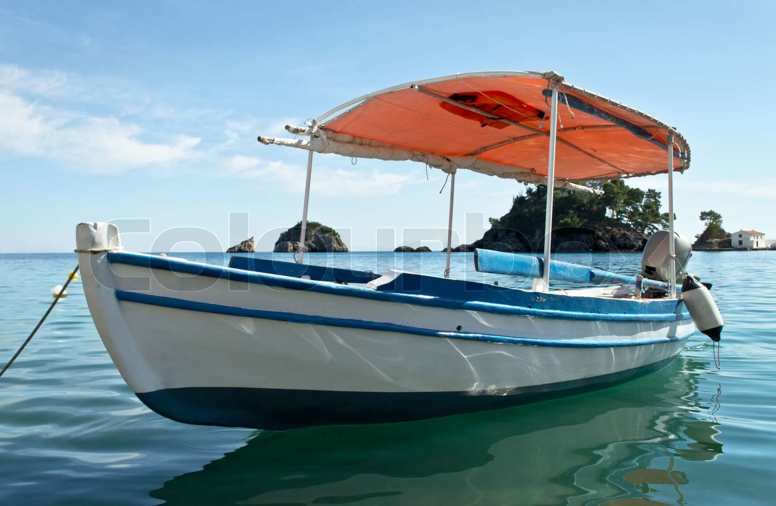 Fischerboot im Hafen | Stock Bild | Colourbox