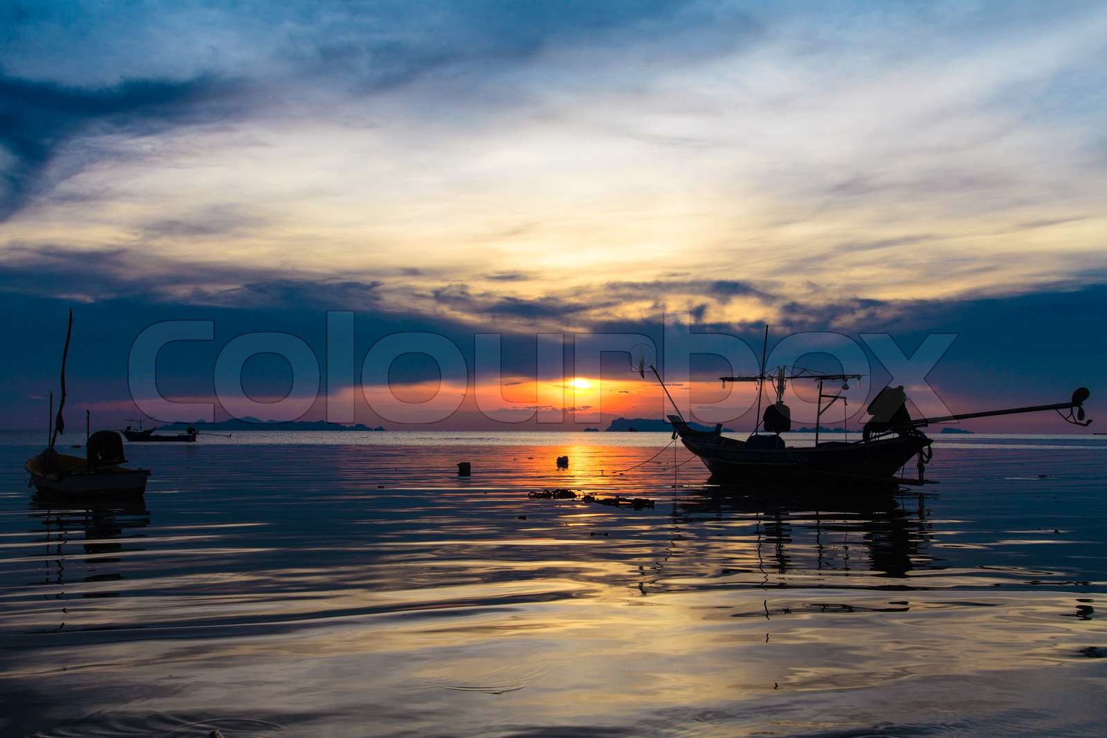Silhouette der Boote in See | Stock Bild | Colourbox