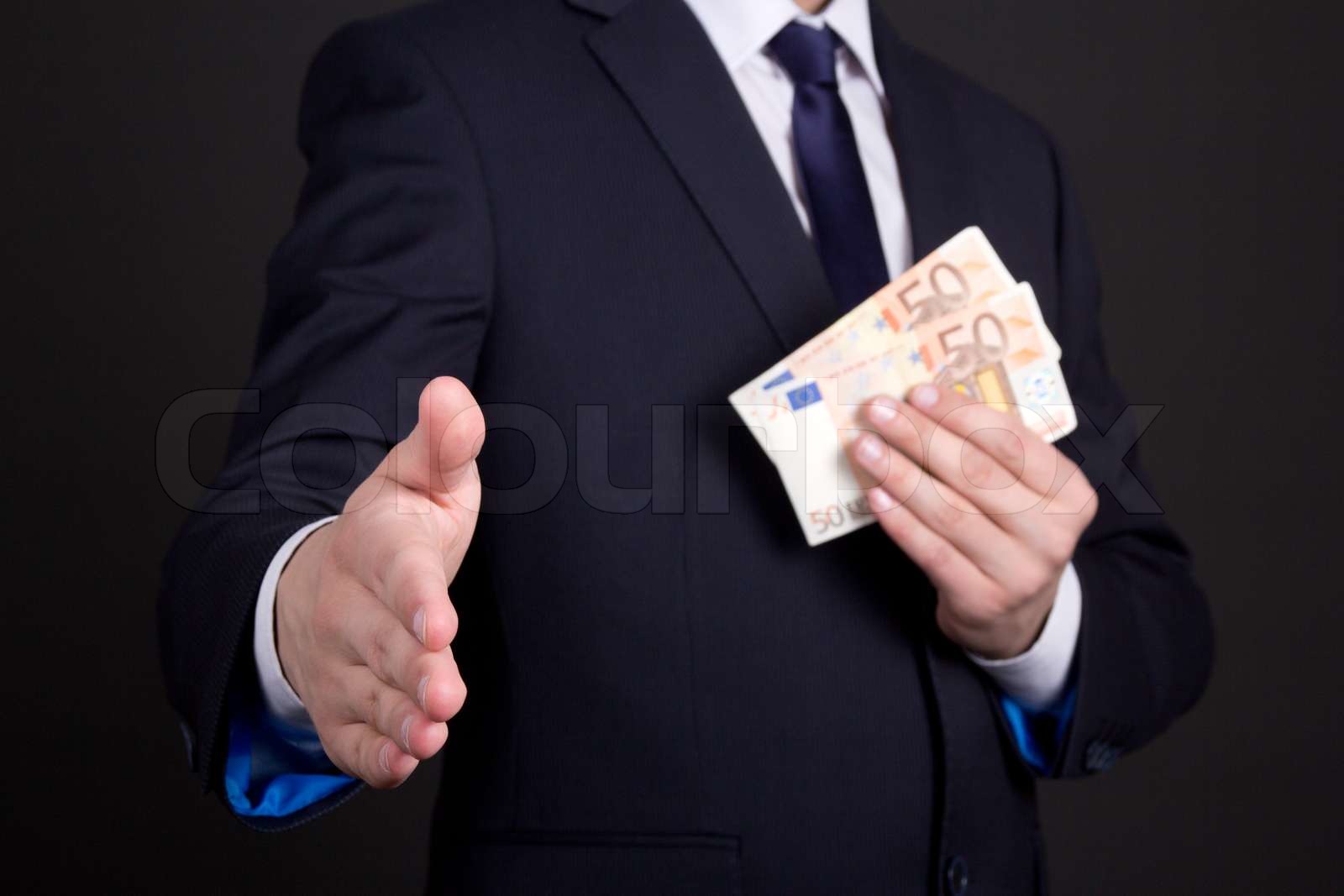 Bestechung Konzept - Mann in Anzug mit Geld bereit, handshake | Stock ...