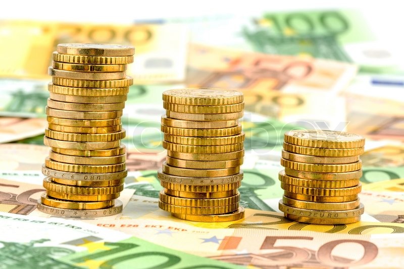 Haufen Geld Münzen, fallende Kurve | Stock Bild | Colourbox