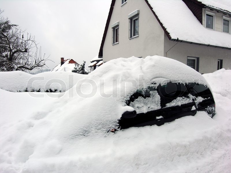 Schnee, Auto und nach Hause. | Stock Bild | Colourbox