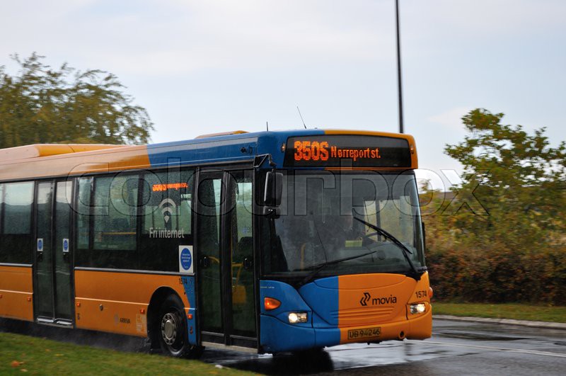 En bus på rute 350S på vej fra ... | Stock foto | Colourbox