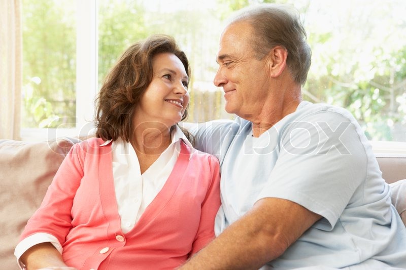 Senior Par slapper af derhjemme | Stock foto | Colourbox