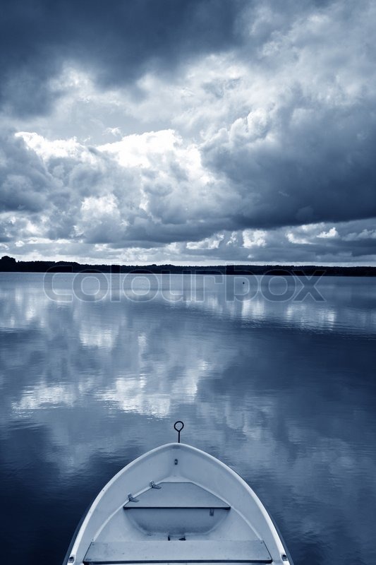 Boot auf einem See | Stock Bild | Colourbox