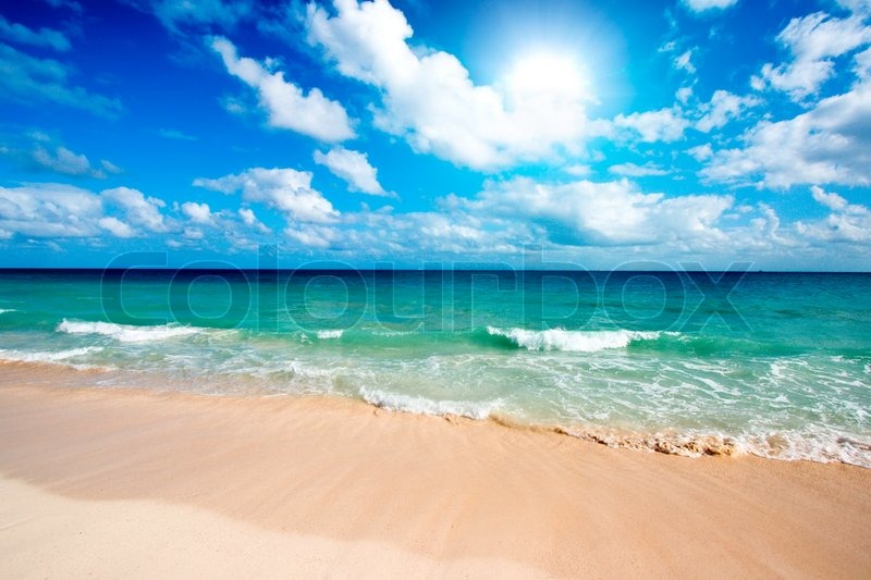 Schöner Strand und Wellen der Karibik | Stock Bild | Colourbox