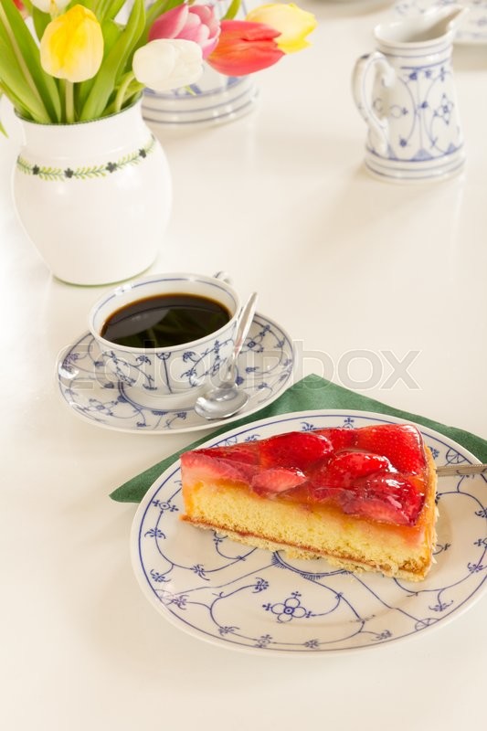 Kaffee und Kuchen - Hochformat | Stock image | Colourbox