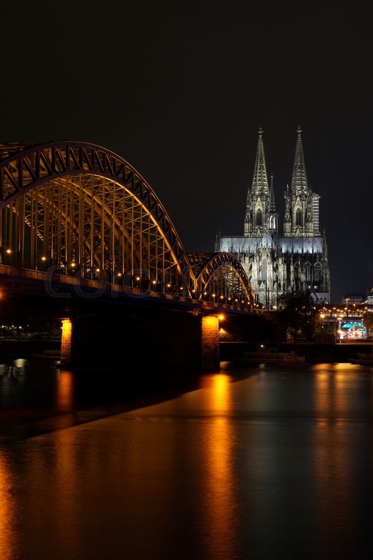 Ansicht der Stadt Köln bei Nacht | Stock Bild | Colourbox