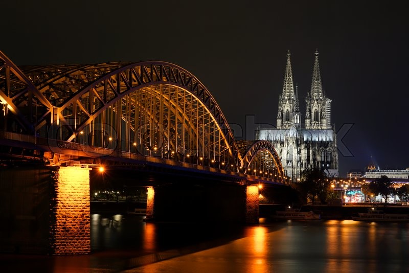 Ansicht der Stadt Köln bei Nacht | Stock Bild | Colourbox