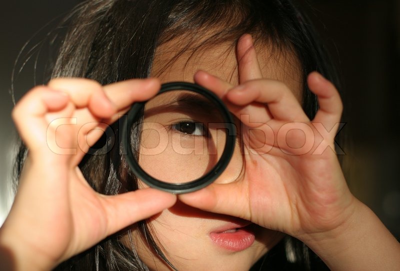 Barn, der leger med foto linser | Stock foto | Colourbox