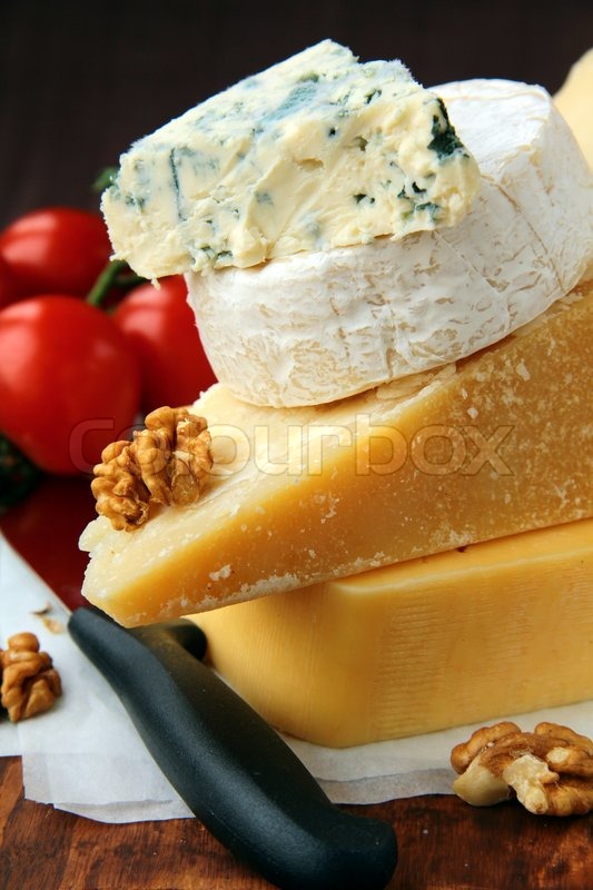 Verschiedene Arten von Käse auf einem ... | Stock Bild | Colourbox