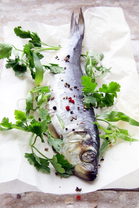 Fisch Hering an Bord mit der Zwiebel und ... | Stock Bild | Colourbox