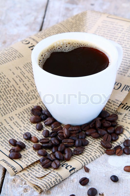 Kop sort kaffe og kaffebønner | Stock foto | Colourbox