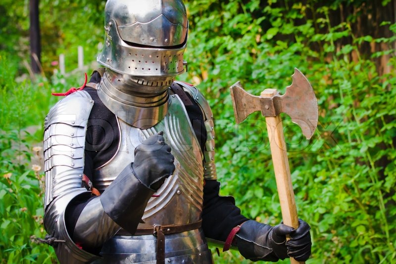 Ridder i skinnende rustning på en grøn ... | Stock foto | Colourbox