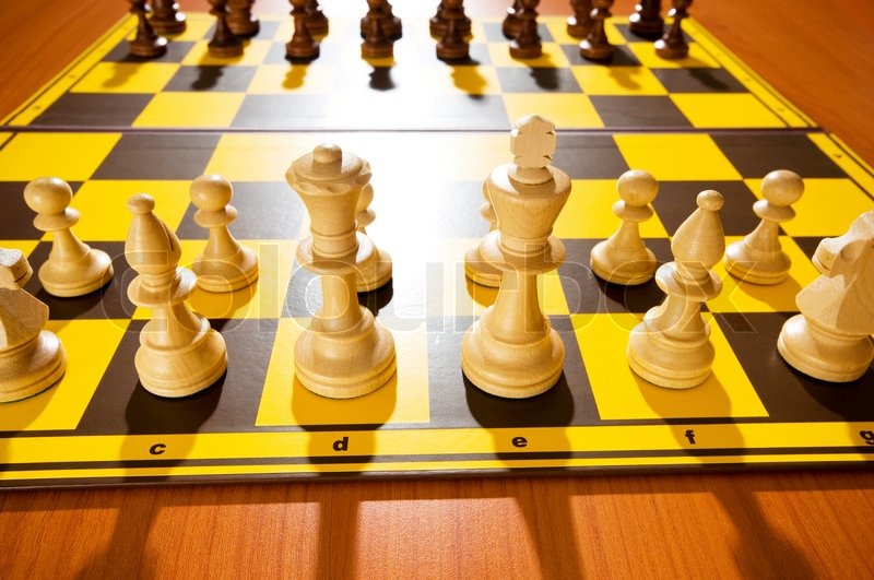 Set von Schachfiguren auf dem Spielbrett | Stock Bild | Colourbox