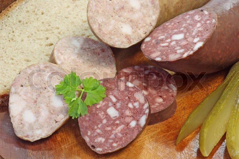 Frische hausgemachte Wurst mit Brot und ... | Stock Bild | Colourbox
