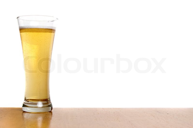 Ein Pils Glas gefüllt bis zum Rand mit ... | Stock Bild | Colourbox