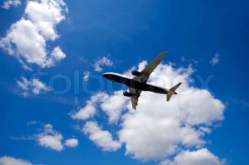 Blau und bewölkter Himmel und Flugzeug | Stock Bild | Colourbox
