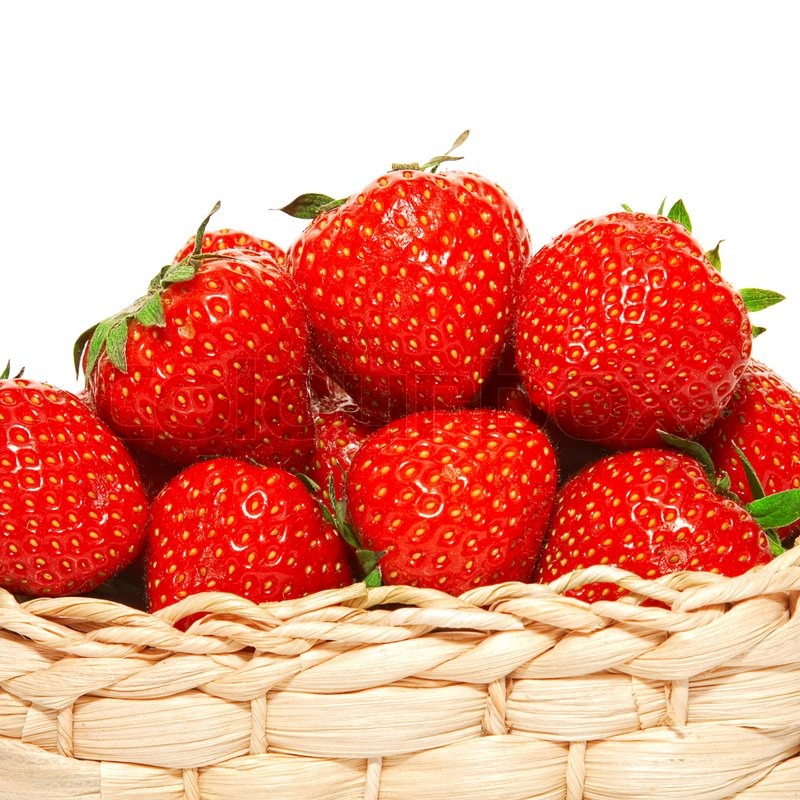 Erdbeeren In Einem Korb Auf Weißem Stock Bild Colourbox