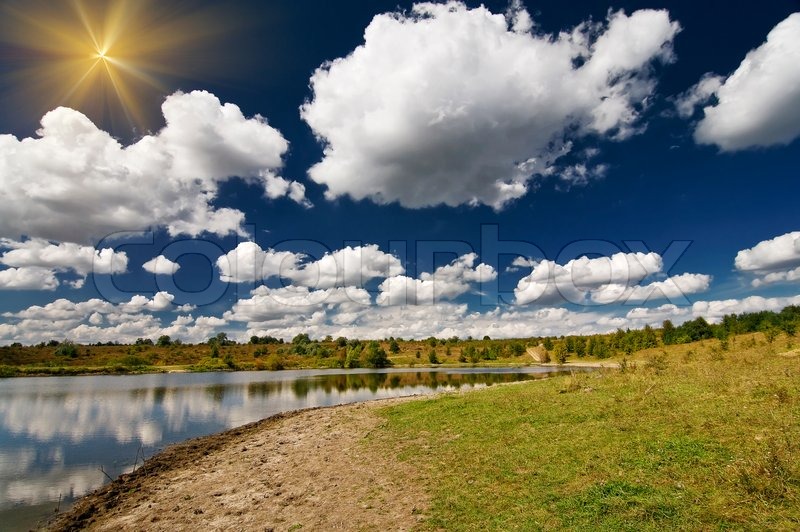 See , Wiese und blauer Himmel am Anfang ... | Stock Bild | Colourbox