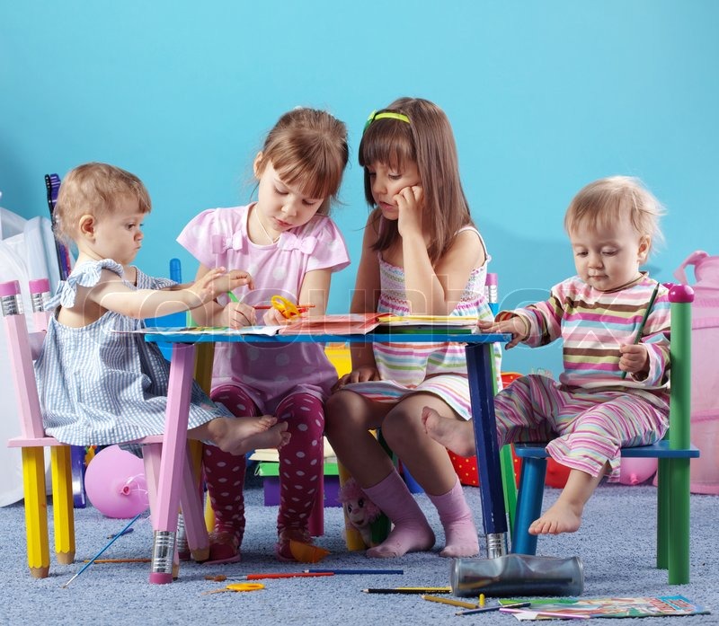 Gruppe der Kinder spielen im ... | Stock Bild | Colourbox