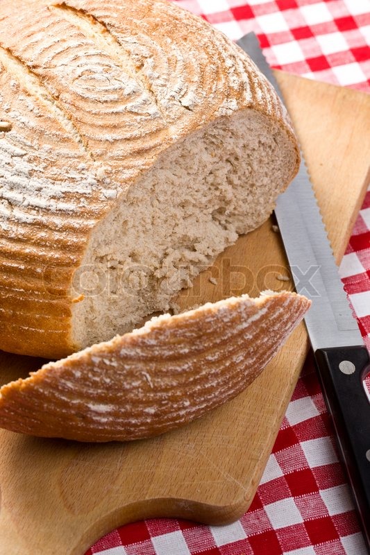Das runde Brot auf Küchentisch | Stock Bild | Colourbox