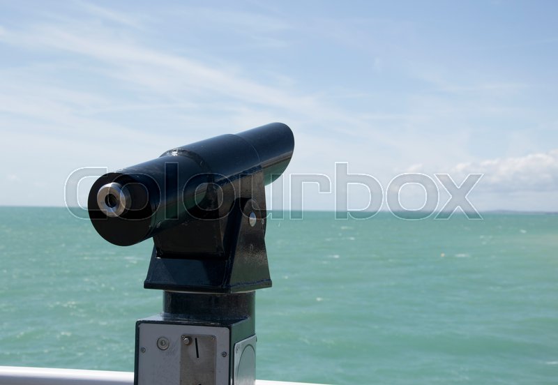 Ein Fernrohr am Meer | Stock Bild | Colourbox