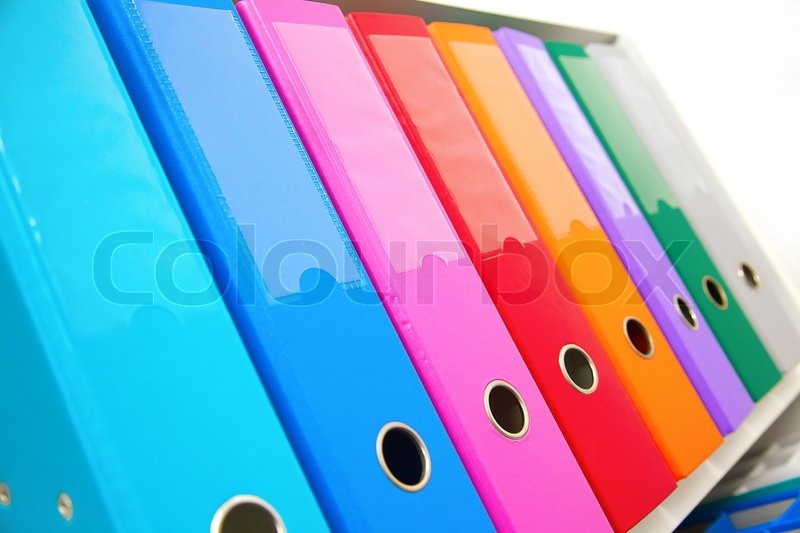 Bunte Büro Ordner auf dem Bücherregal | Stock Bild | Colourbox