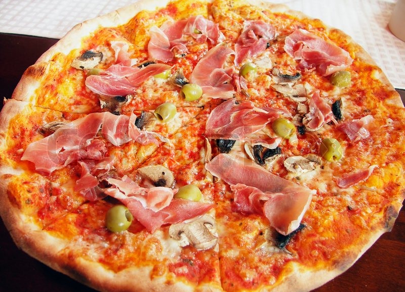 Italiensk pizza med italiensk skinke , ... | Stock foto | Colourbox