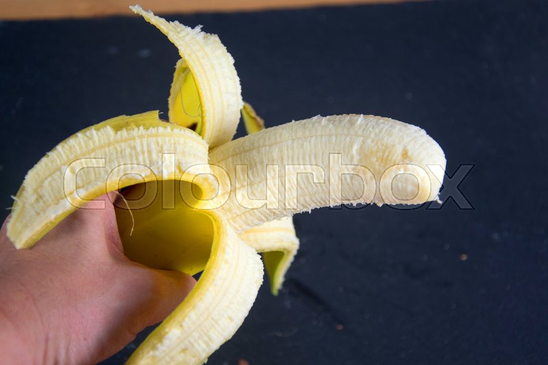 Eine halb geschälte Banane | Stock Bild | Colourbox