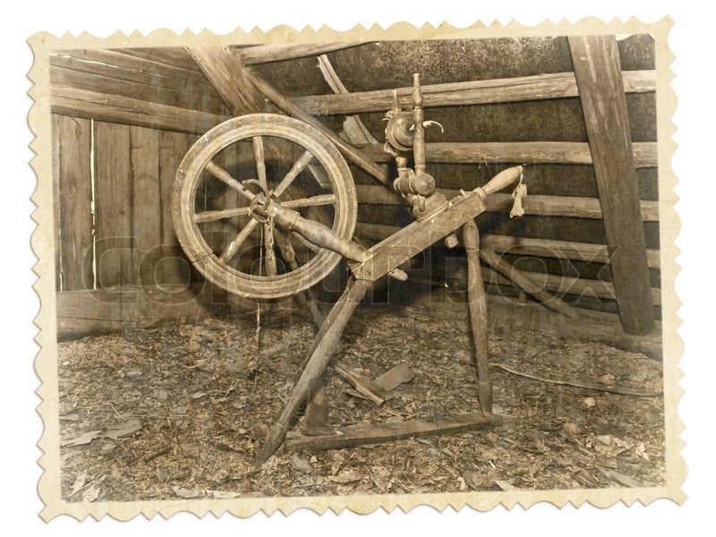 Altes Foto von Spinnrad auf weißem ... | Stock Bild | Colourbox