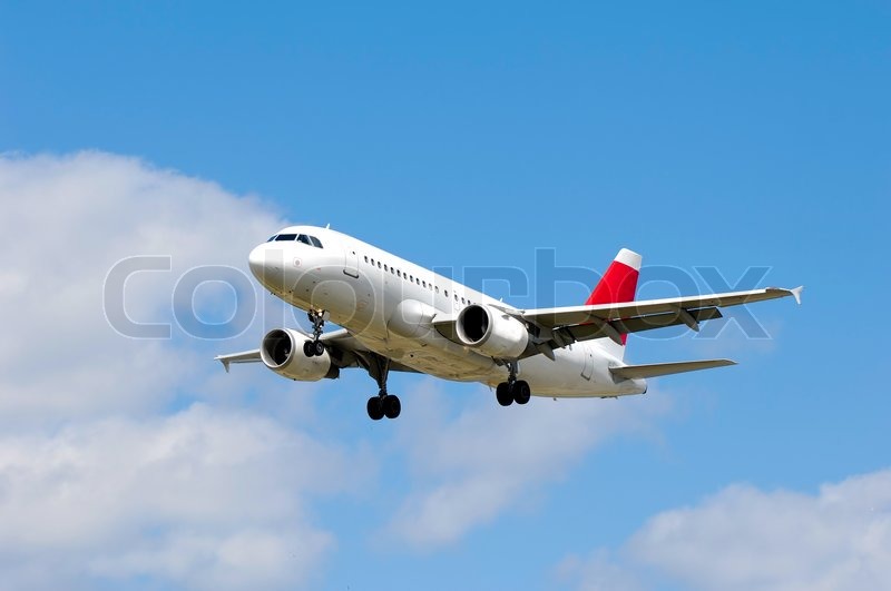 Flugzeug auf einem blauen und bewölkten ... | Stock Bild | Colourbox