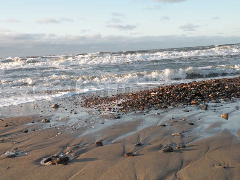 Skummende hav rullende på stranden | Stock foto | Colourbox