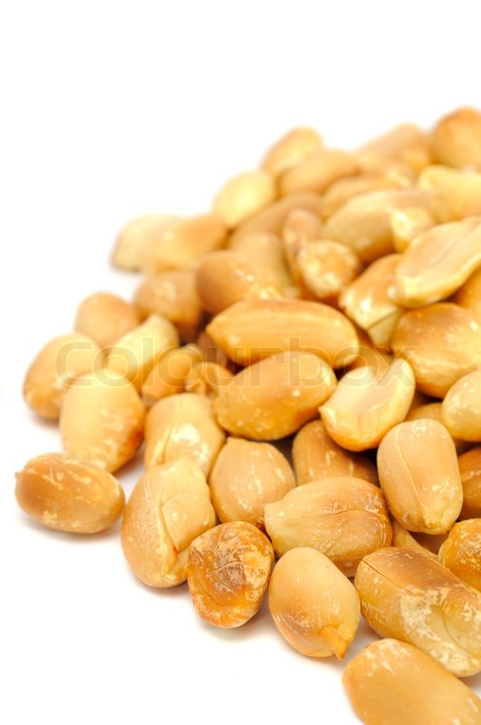 Geröstete Erdnüsse auf weißem ... | Stock Bild | Colourbox